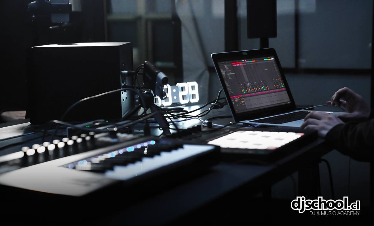 Dj School Chile | Clínica: Producción de música Techno - Dj School Chile